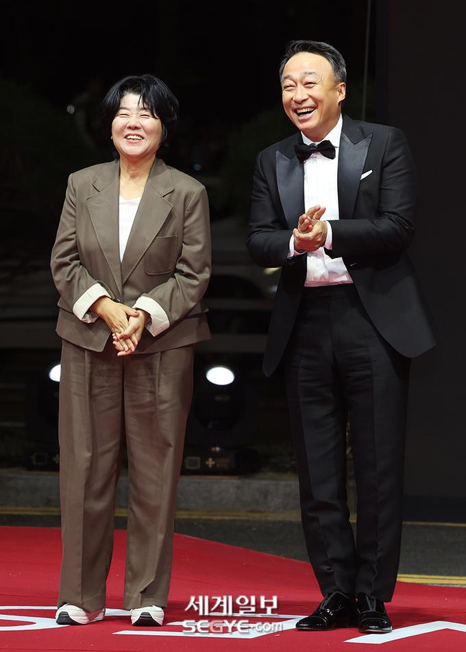 [Photo] Lee Jeong-eun and Lee Seong-min ‘Single Bungle’