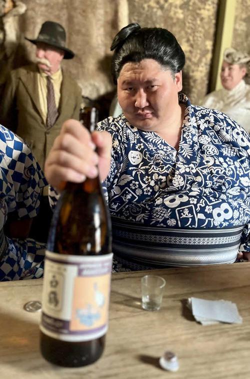 Former sumo wrestler Ichinojo stars as actor "ICHI" in the American ...