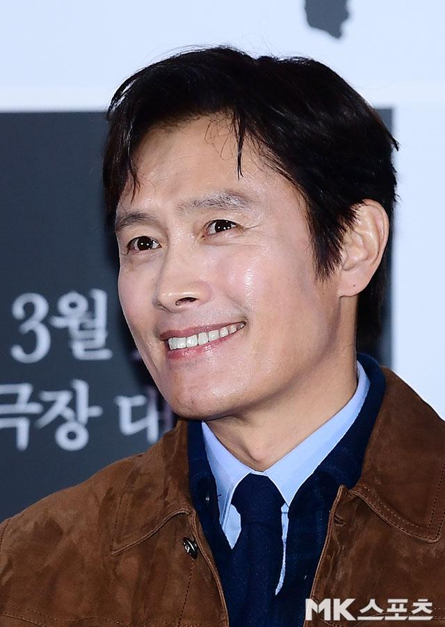Lee Byung-hun's 'unique healthy smile' [MK Photo] - MK Sports
